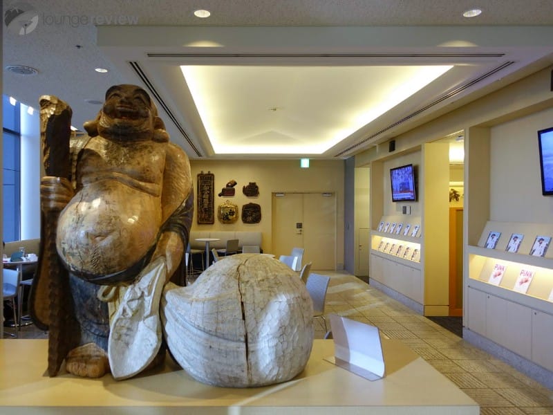 Lounge Review: United Club - NRT - LoungeReview.com