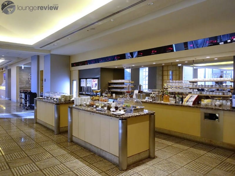 Lounge Review: United Club - NRT - LoungeReview.com