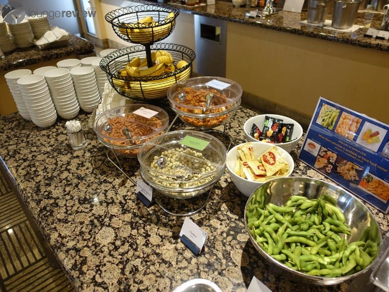 Lounge Review: United Club - NRT - LoungeReview.com