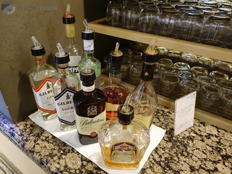 Lounge Review: United Club - NRT - LoungeReview.com