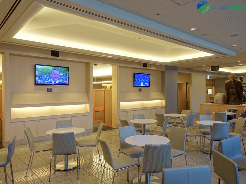 Lounge Review: United Club - NRT - LoungeReview.com