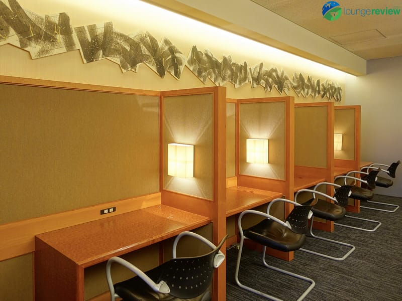 Lounge Review: United Club - NRT - LoungeReview.com