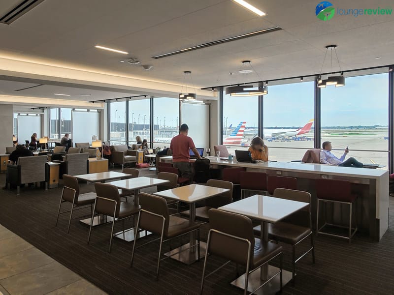 Lounge Review: American Airlines Flagship Lounge - ORD - LoungeReview.com