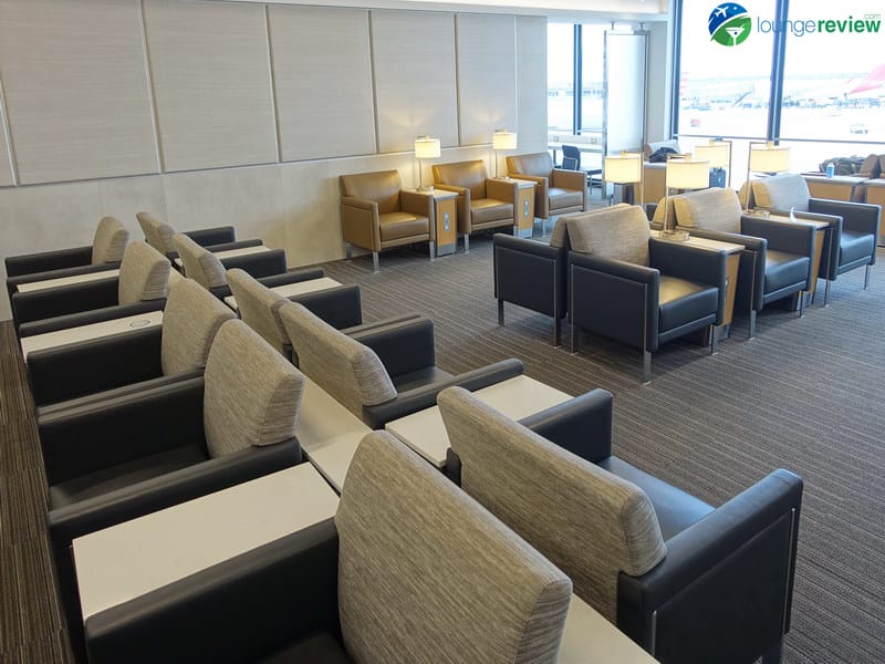 Lounge Review: American Airlines Flagship Lounge - ORD - LoungeReview.com