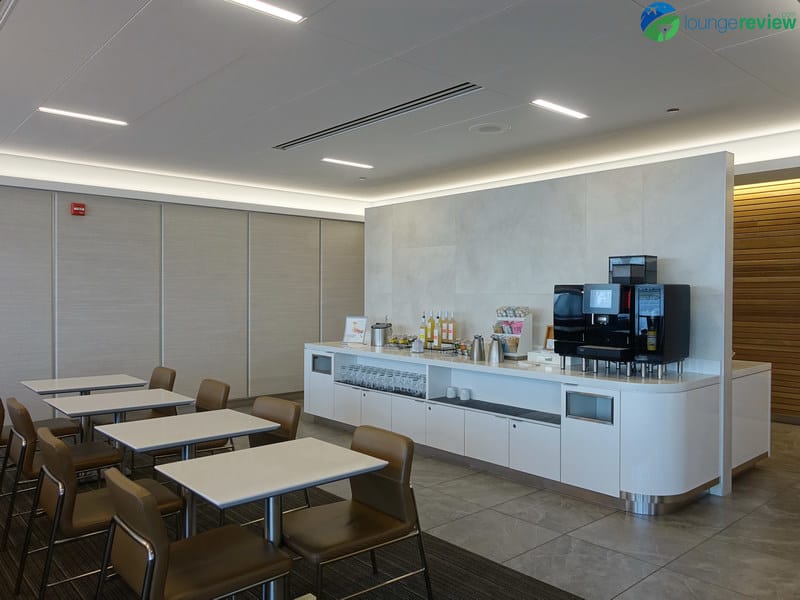 Lounge Review: American Airlines Flagship Lounge - ORD - LoungeReview.com