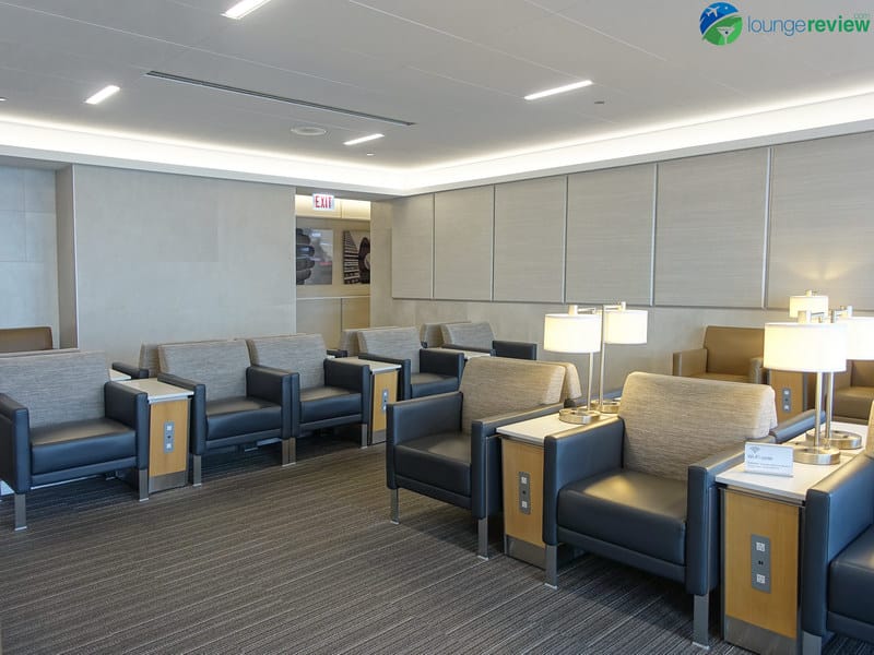 Lounge Review: American Airlines Flagship Lounge - ORD - LoungeReview.com