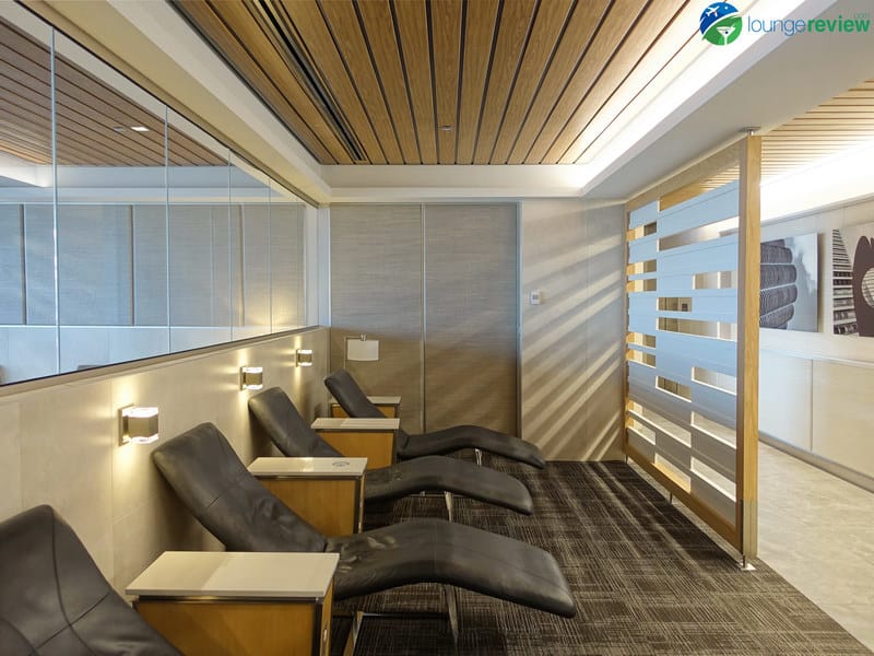 Lounge Review: American Airlines Flagship Lounge - ORD - LoungeReview.com