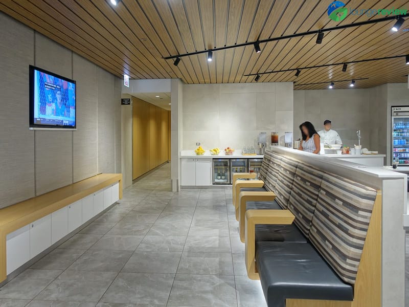 Lounge Review: American Airlines Flagship Lounge - ORD - LoungeReview.com