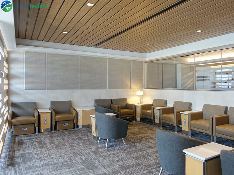Lounge Review: American Airlines Flagship Lounge - ORD - LoungeReview.com