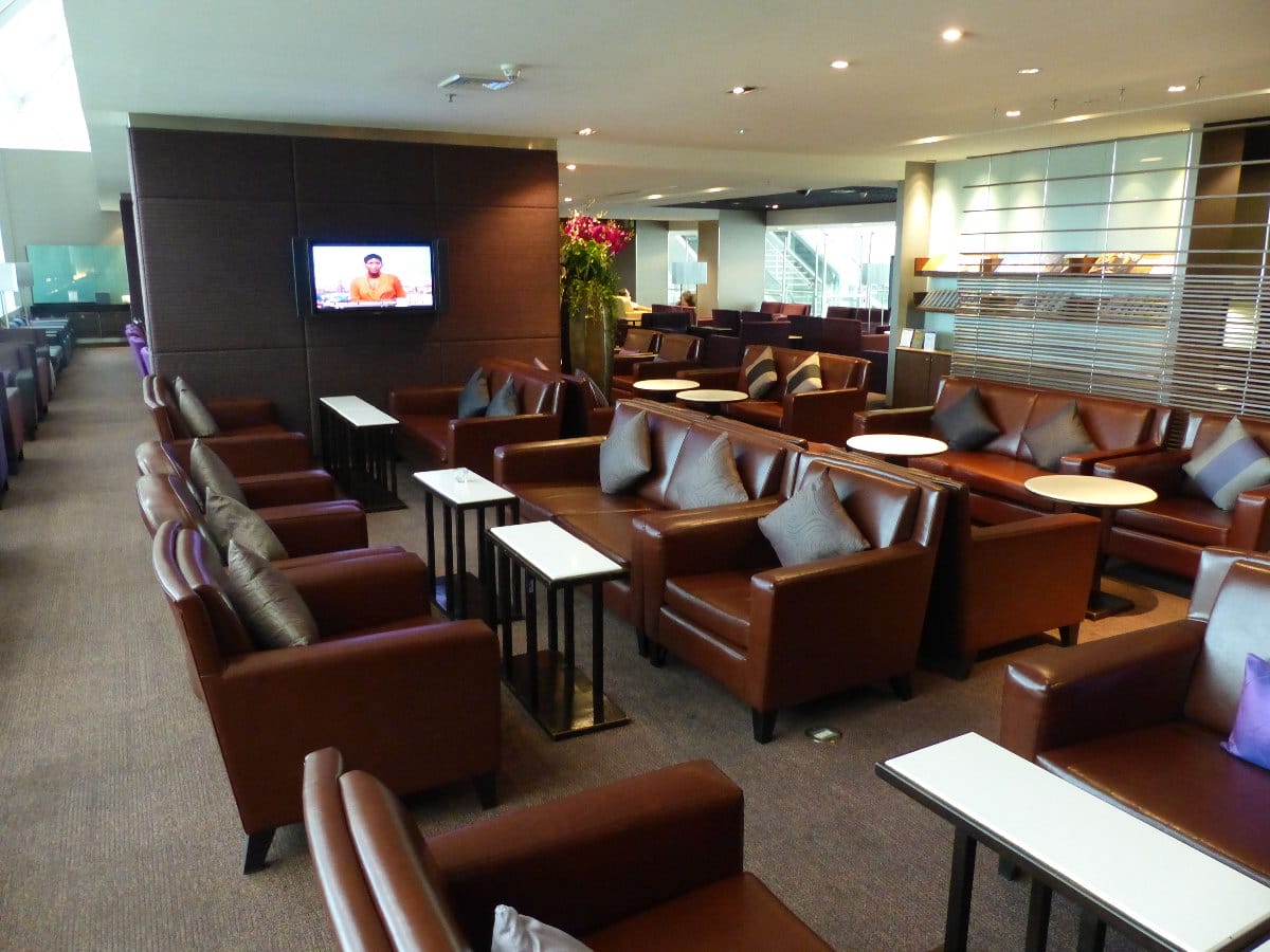 Lounge Review: THAI Royal Silk Lounge - BKK Concourse D - LoungeReview.com