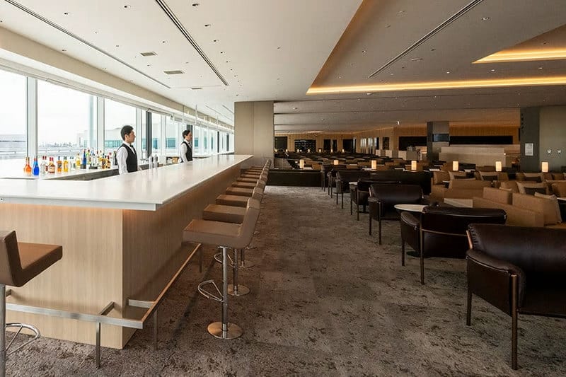 Lounge Review: ANA Lounge - HND Terminal 2 International - LoungeReview.com