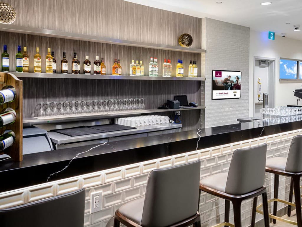 Lounge Review: Plaza Premium Lounge - YYZ T1 US Departures ...