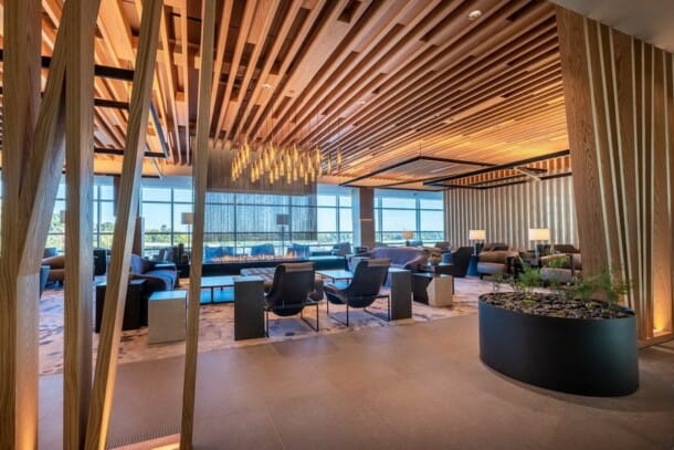 Lounge Review: American Airlines Admirals Club - DCA Terminal E ...