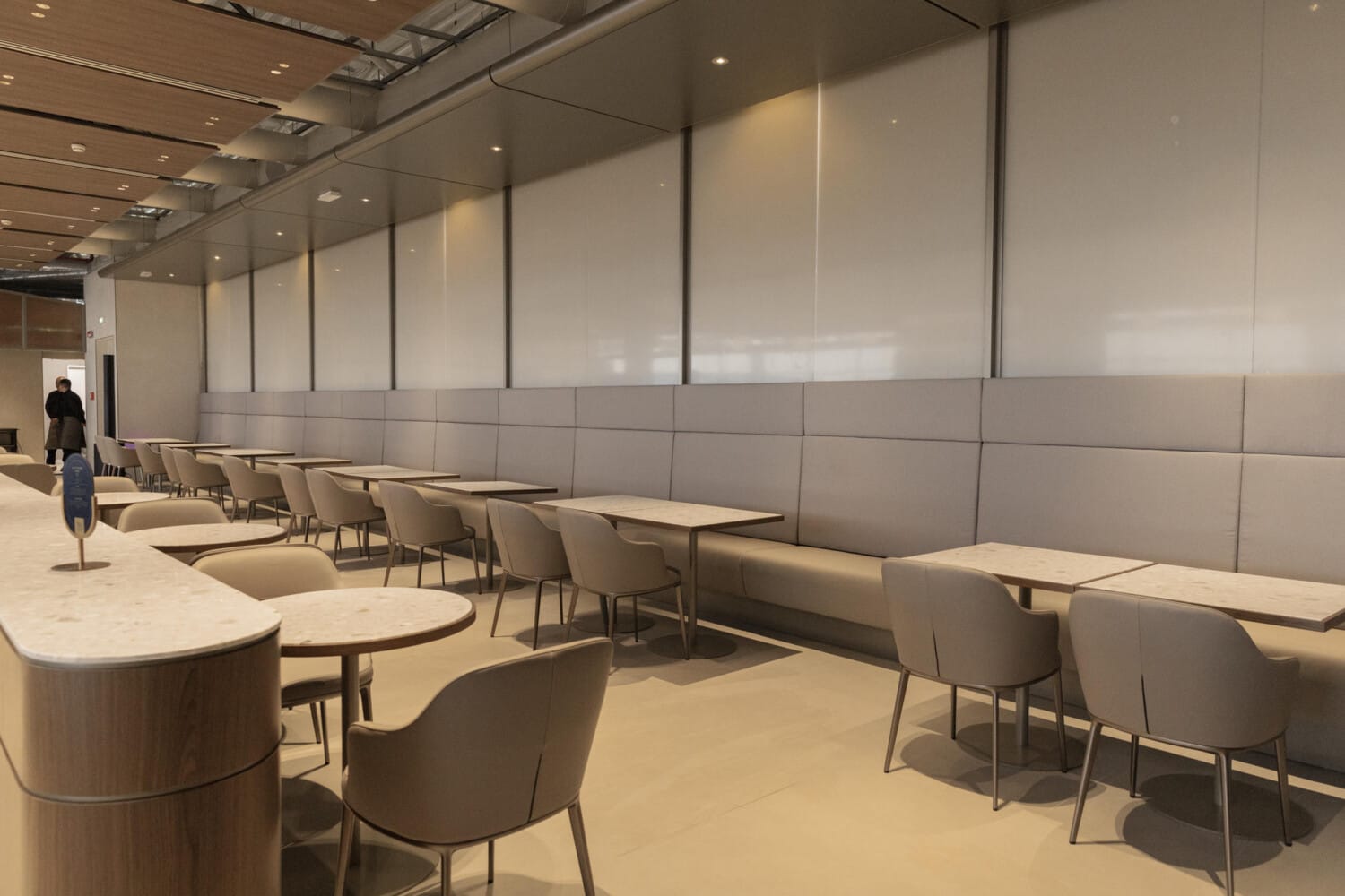 Lounge Review: ITA Airways Hangar Lounge - FCO - LoungeReview.com