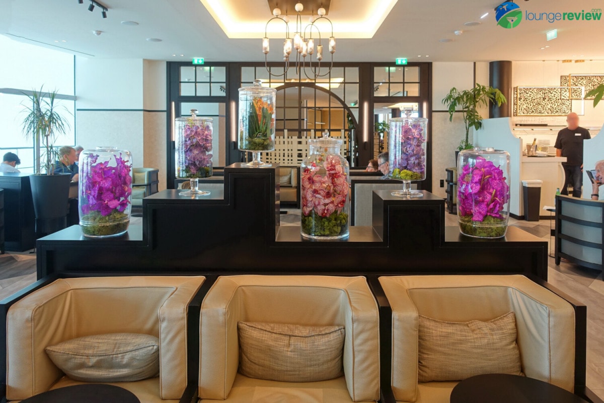 Lounge Review: Extime Lounge - CDG Terminal 2 - LoungeReview.com