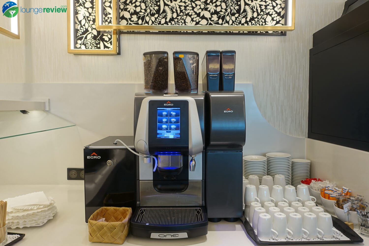 Lounge Review: Extime Lounge - CDG Terminal 2 - LoungeReview.com