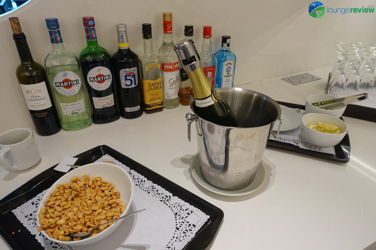 Lounge Review: Extime Lounge - CDG Terminal 2 - LoungeReview.com