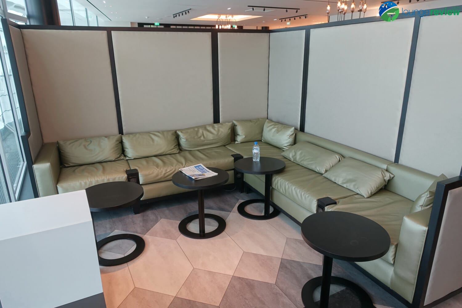 Lounge Review: Extime Lounge - CDG Terminal 2 - LoungeReview.com