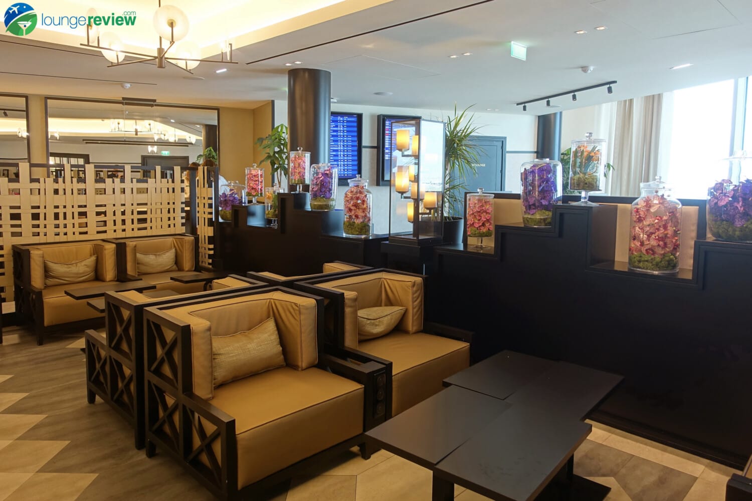 Lounge Review: Extime Lounge - CDG Terminal 2 - LoungeReview.com