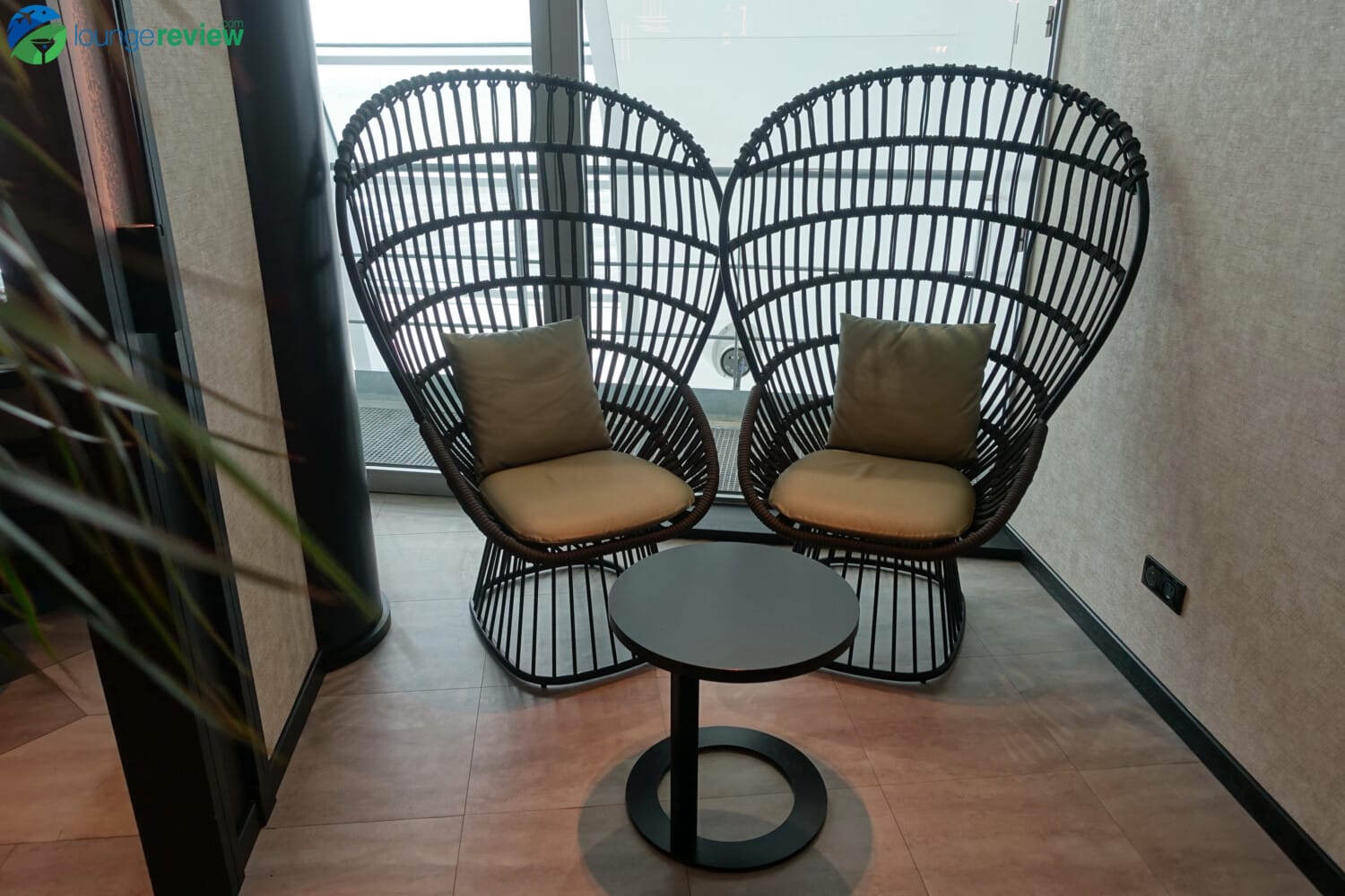 Lounge Review: Extime Lounge - CDG Terminal 2 - LoungeReview.com