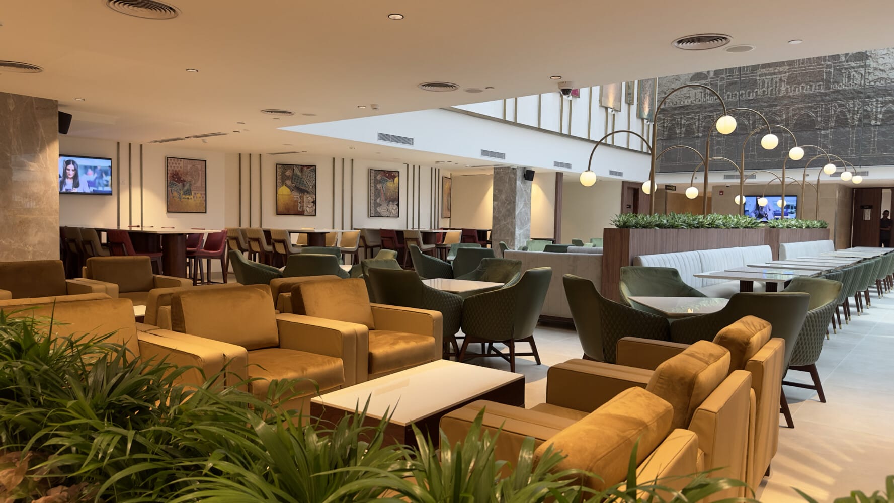 Lounge Review: Encalm Privé - DEL International - LoungeReview.com