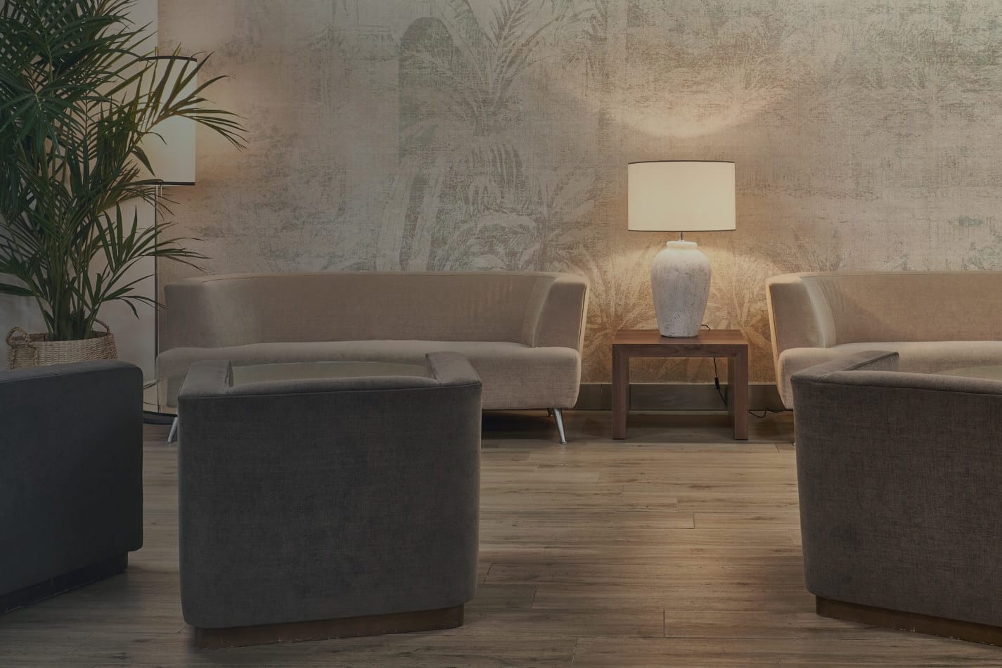 Lounge Review: Sala VIP - AGP - LoungeReview.com