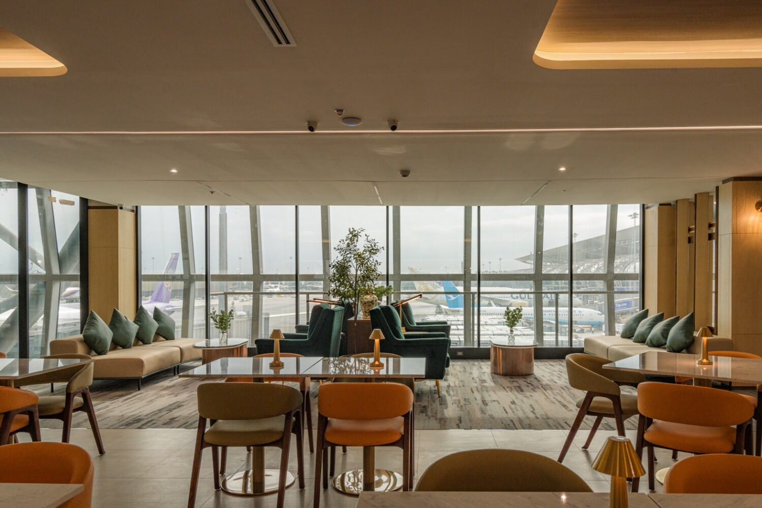 Lounge Review: The Coral Finest Business Class Lounge (Cosmo) - BKK ...