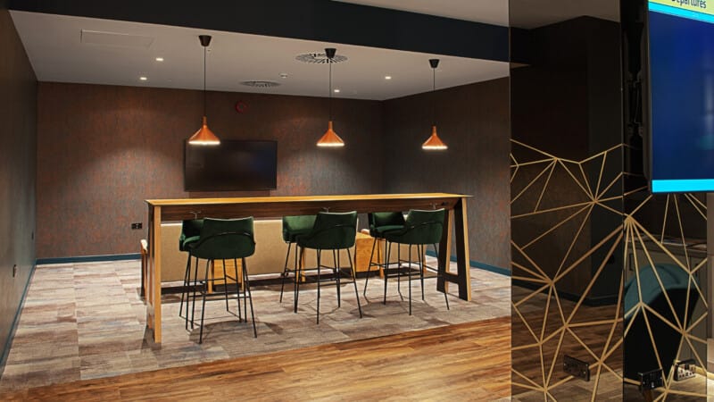 Lounge Review: Lomond Lounge - GLA - LoungeReview.com