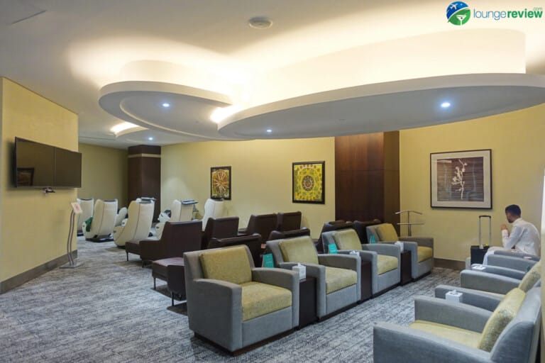 Lounge Review: flynas naSmiles Lounge operated by Hayyak Lounge - JED ...