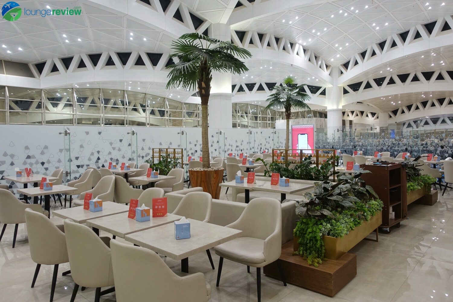 Lounge Review: Hayyak Lounge - RUH Terminal 3 - LoungeReview.com