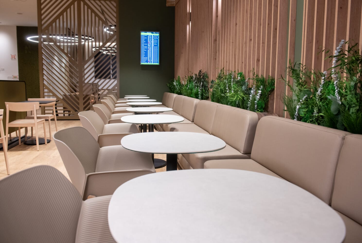 Lounge Review: TAP Air Portugal Premium Lounge Atlântico - LIS Non ...