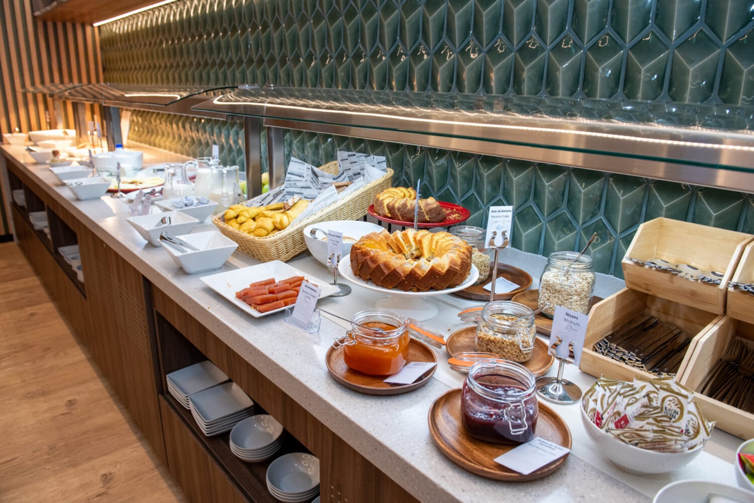 Lounge Review: TAP Air Portugal Premium Lounge Atlântico - LIS Non ...