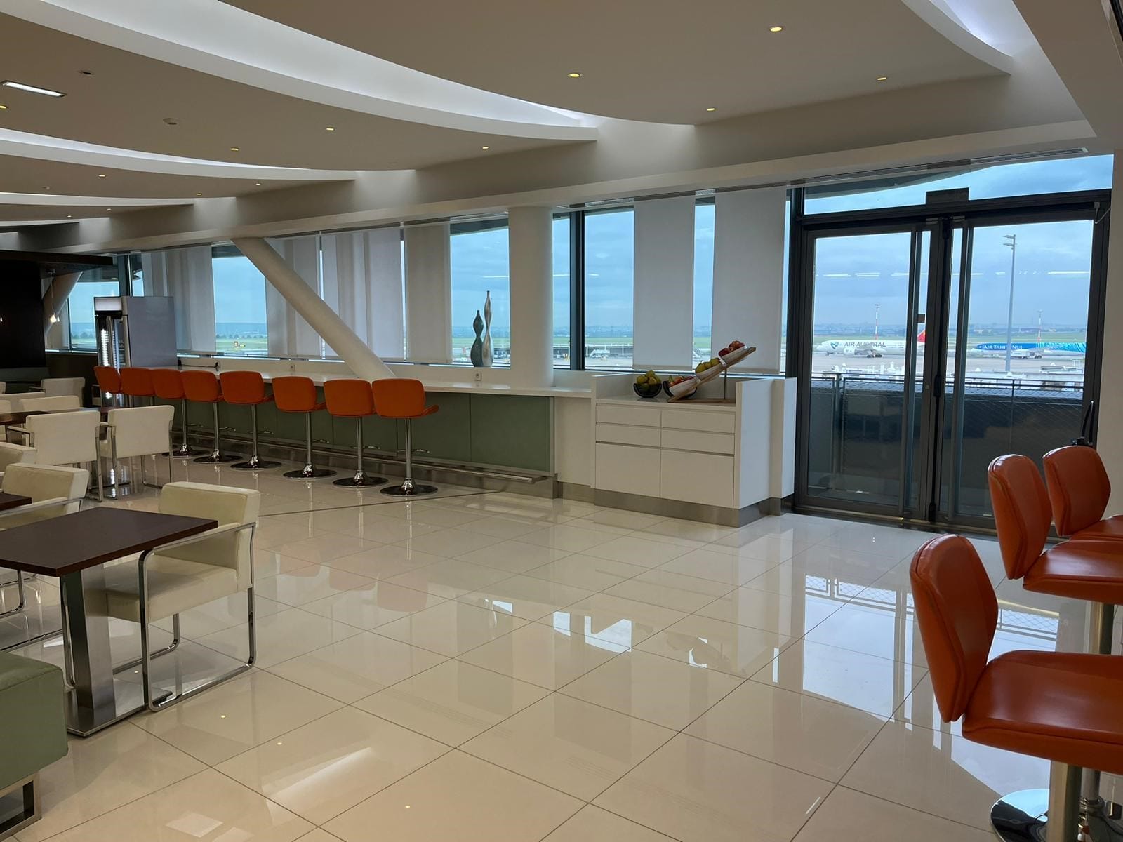 Lounge Review: Primeclass Lounge – CDG – LoungeReview.com