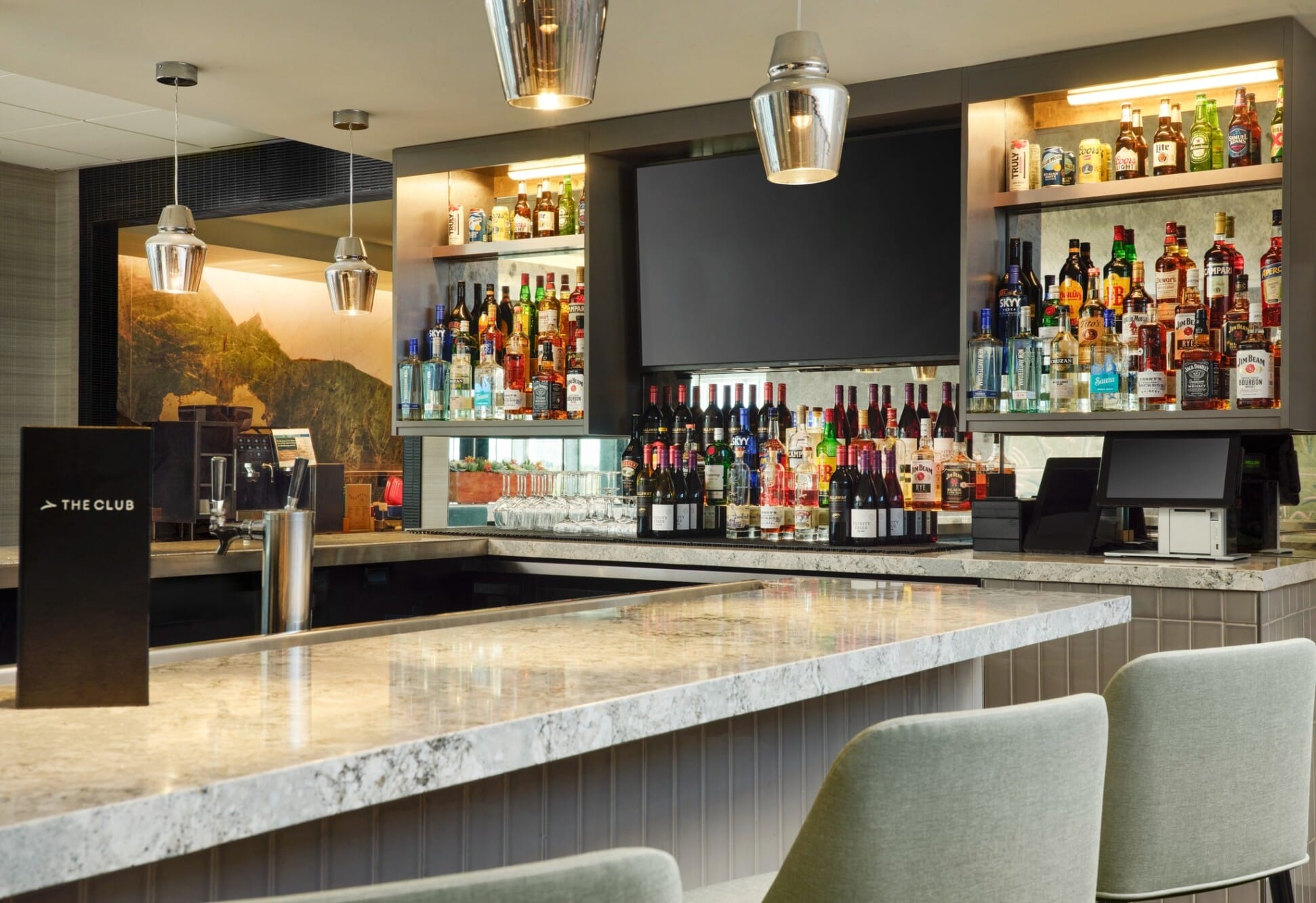 Lounge Review: The Club CHS - CHS - LoungeReview.com