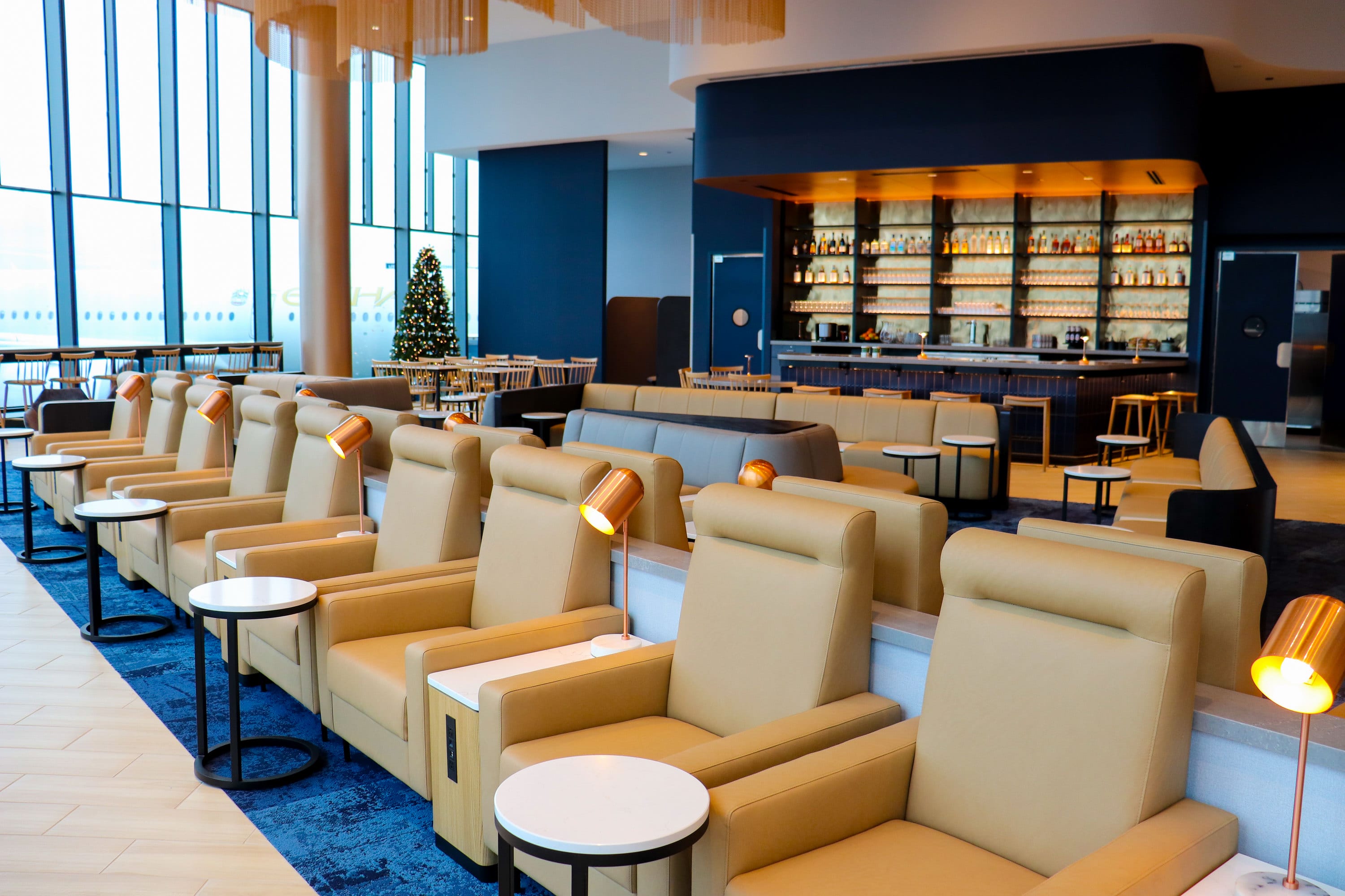 Lounge Review: LOT Business Lounge - ORD - LoungeReview.com