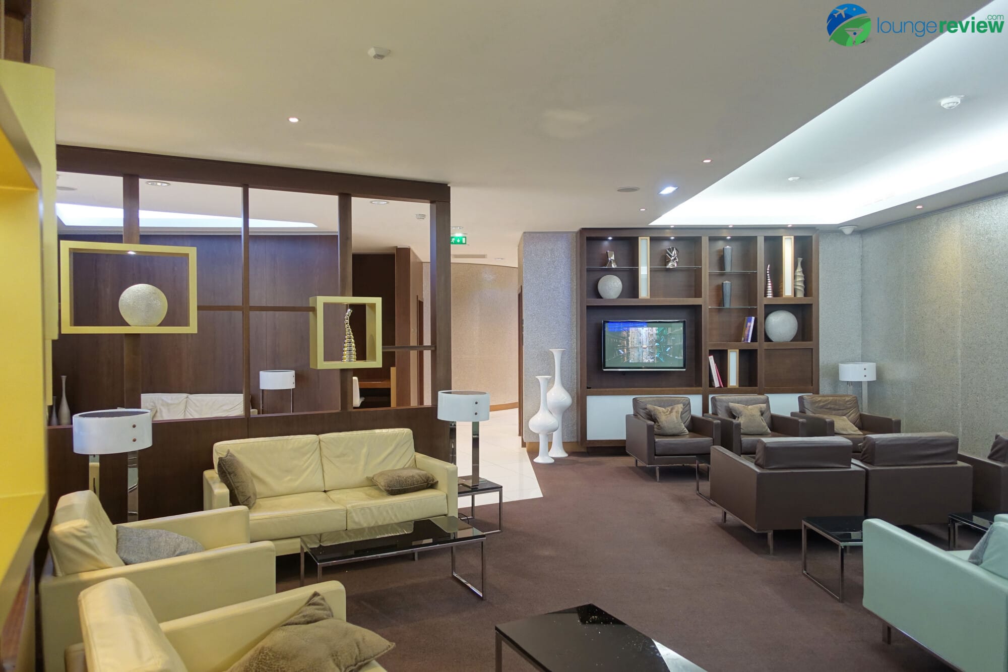 Lounge Review: Primeclass Lounge - CDG - LoungeReview.com