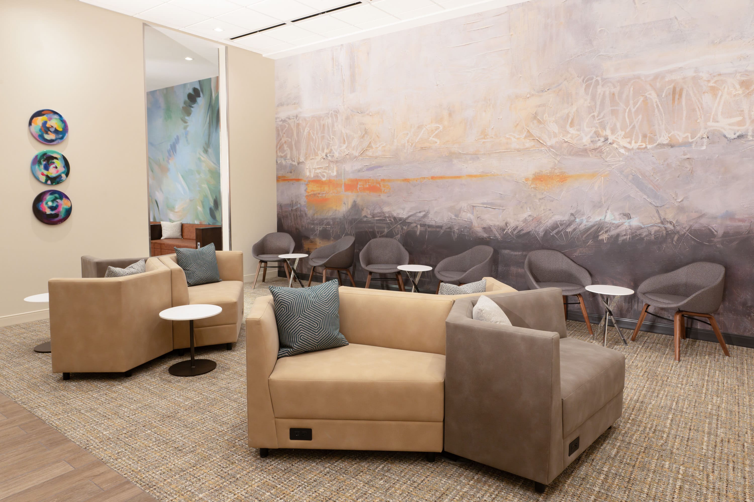 Lounge Review: Escape Lounges - MCI - LoungeReview.com