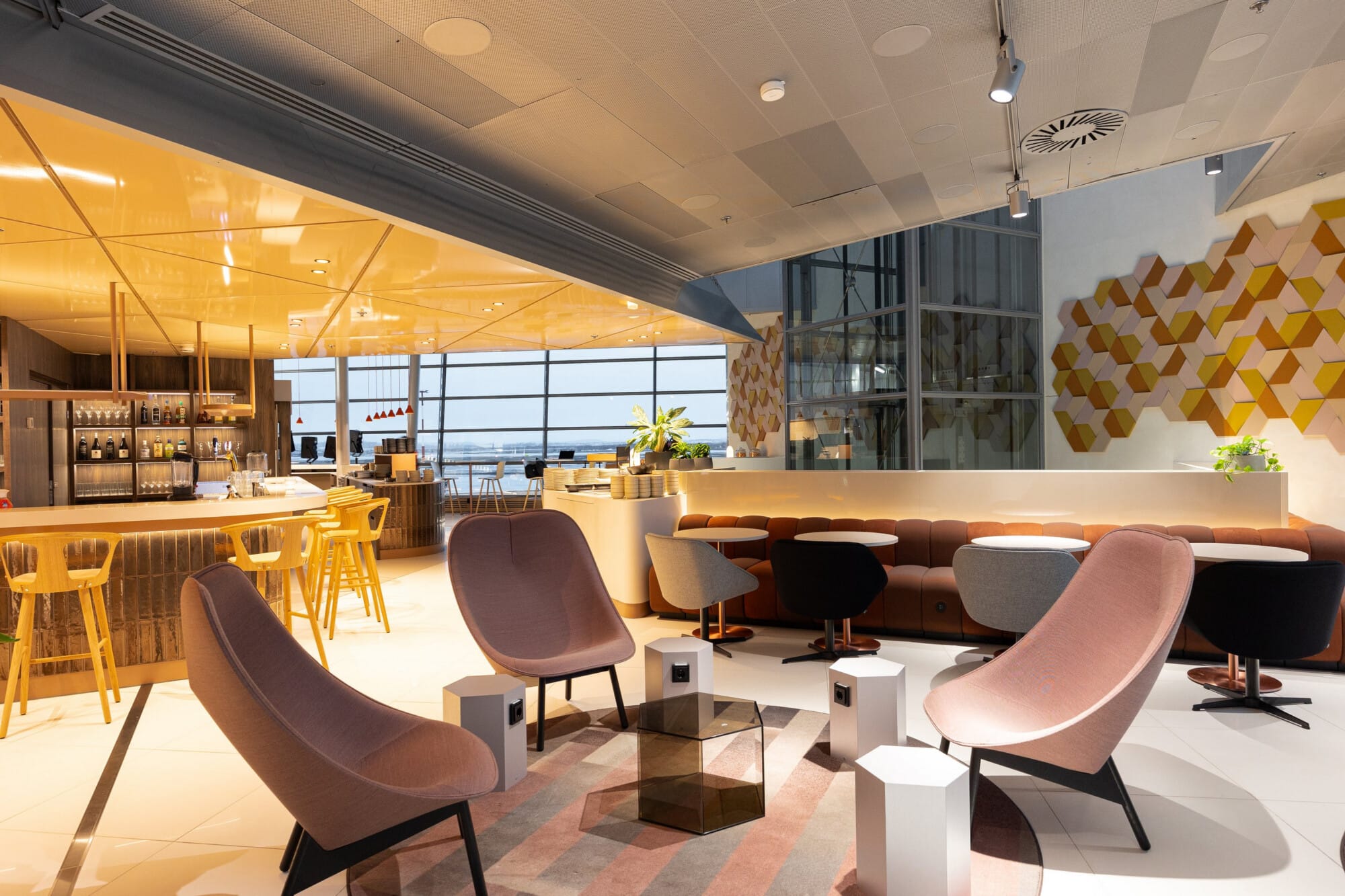 Lounge Review: OP Lounge: A pre-flight experience by Aspire - HEL ...