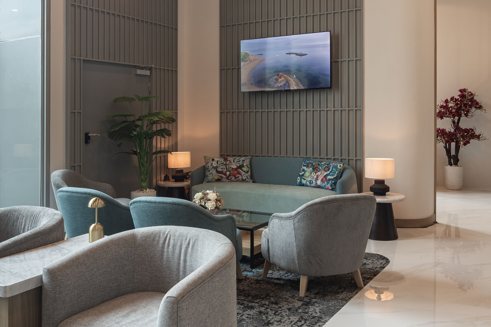 Blue Sky Premier Lounge - LoungeReview.com